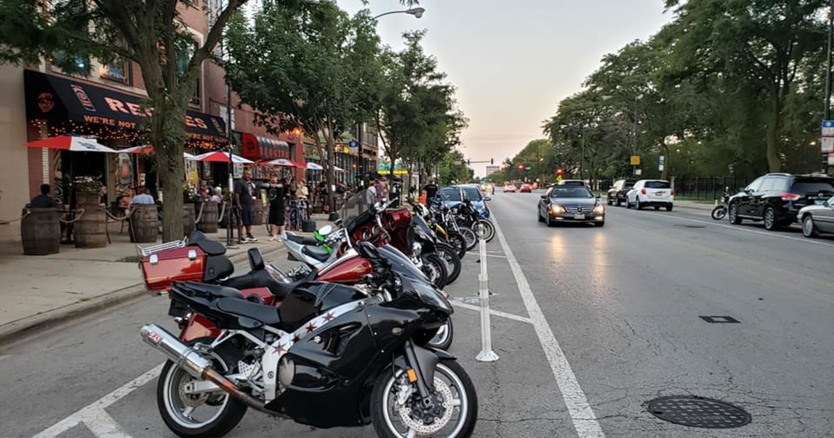Rock N Ride Bike Night in Chicago at Reggies
