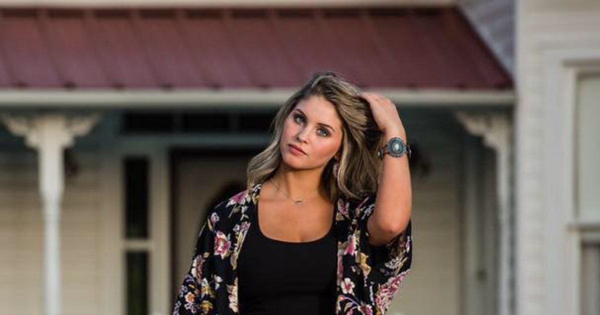 Alyssa Paige in Driftwood at The Salt Lick