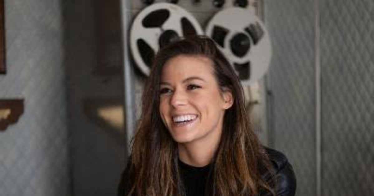 In the Row with Emily Earle, Jordyn Shellhart & Dustin