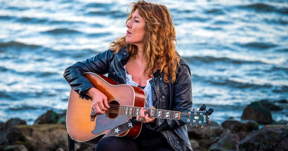 Zoe Carter in Berkeley at The Freight